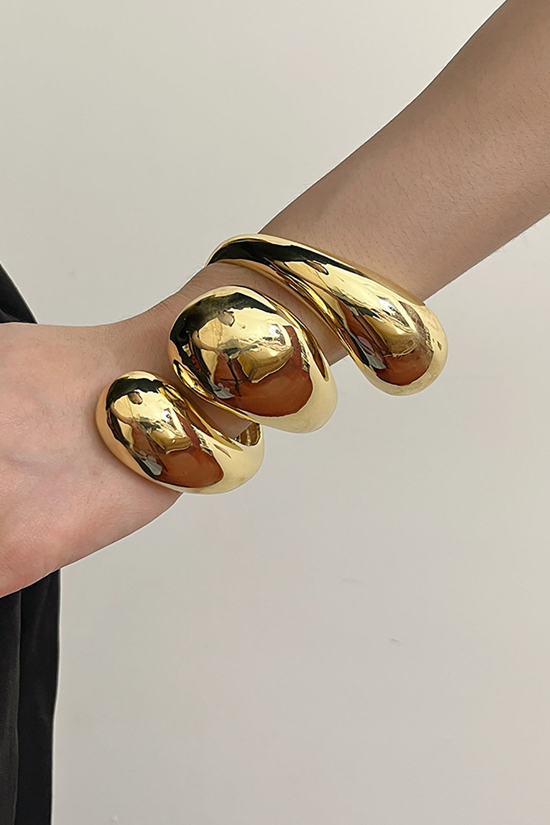 Geometric Bracelet With Spiral Design – Micas